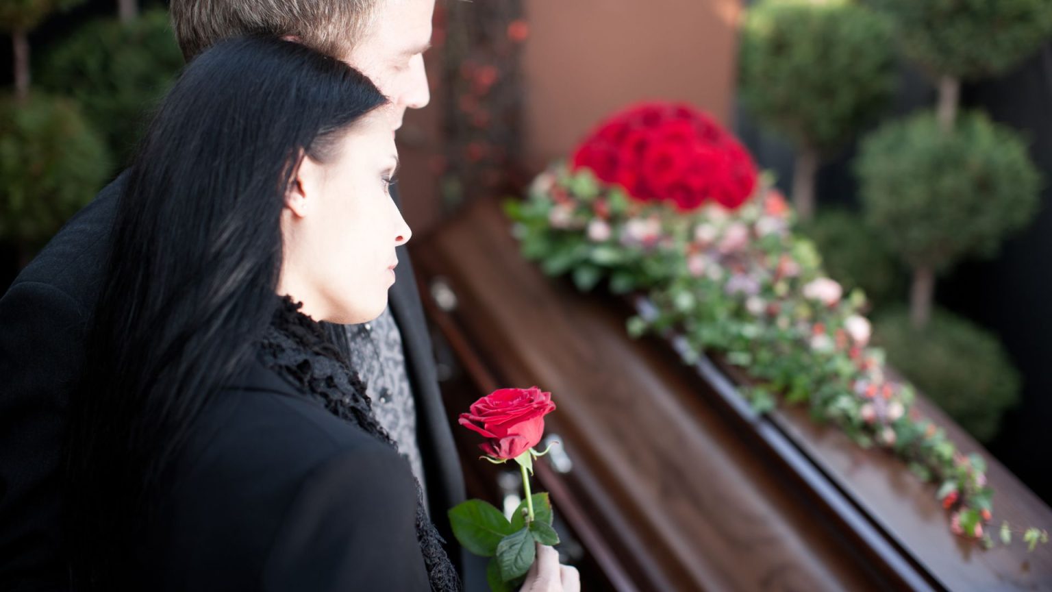 Homenagem Póstuma: Definição, Importância e Mais